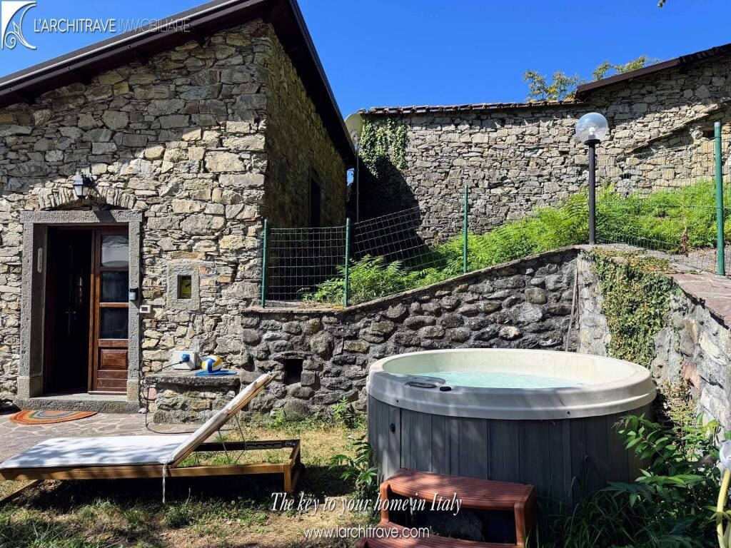 2-Bed Restored Farmhouse in Fivizzano with Hot Tub & Mountain Views ...