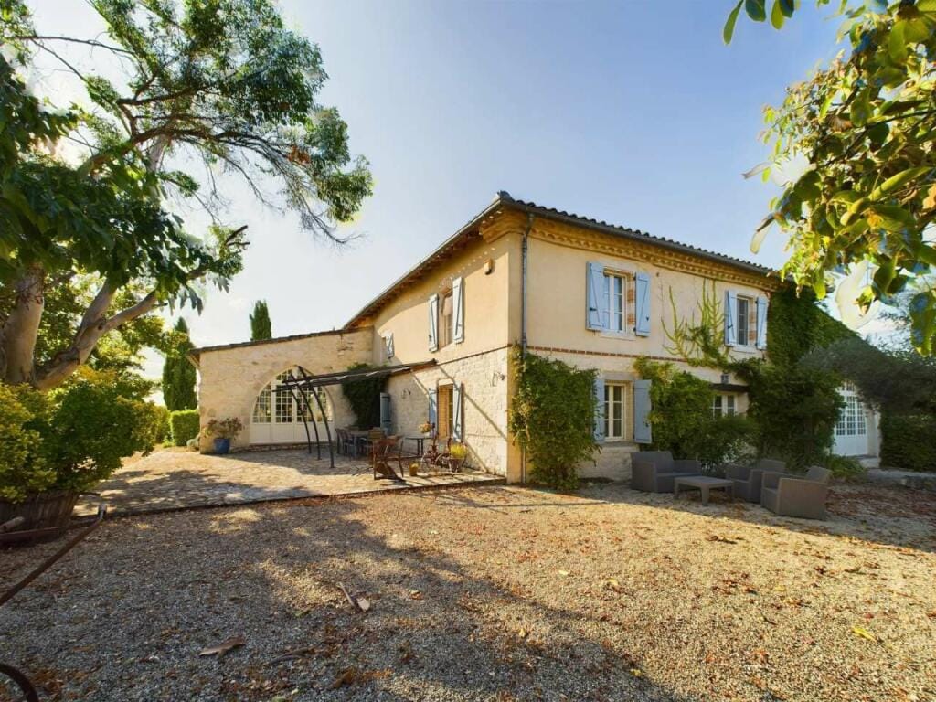 Stunning Stone House With 6 Acres of Land, Pool, an.. - Homestra